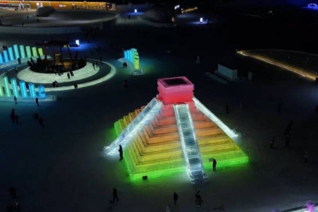 La Gran Pirámide de Chichén Itzá ¡PERO DE HIELO Y EN CHINA!
