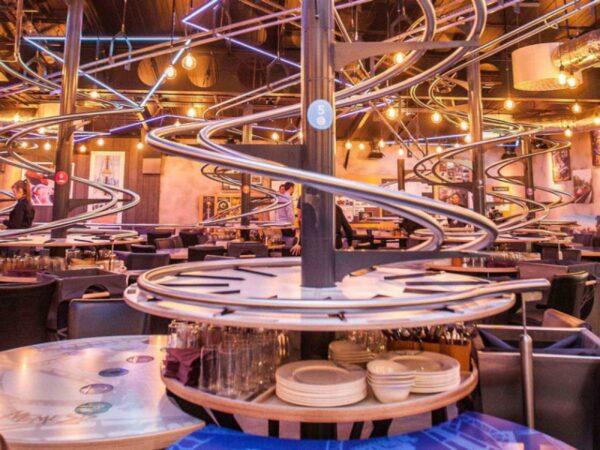 Roller Coaster es un restaurante como nunca has visto antes