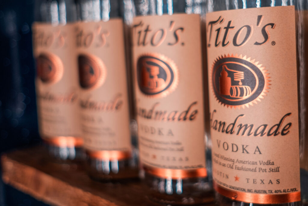 Llega a México Tito's Handmade Vodka, el vodka artesanal americano