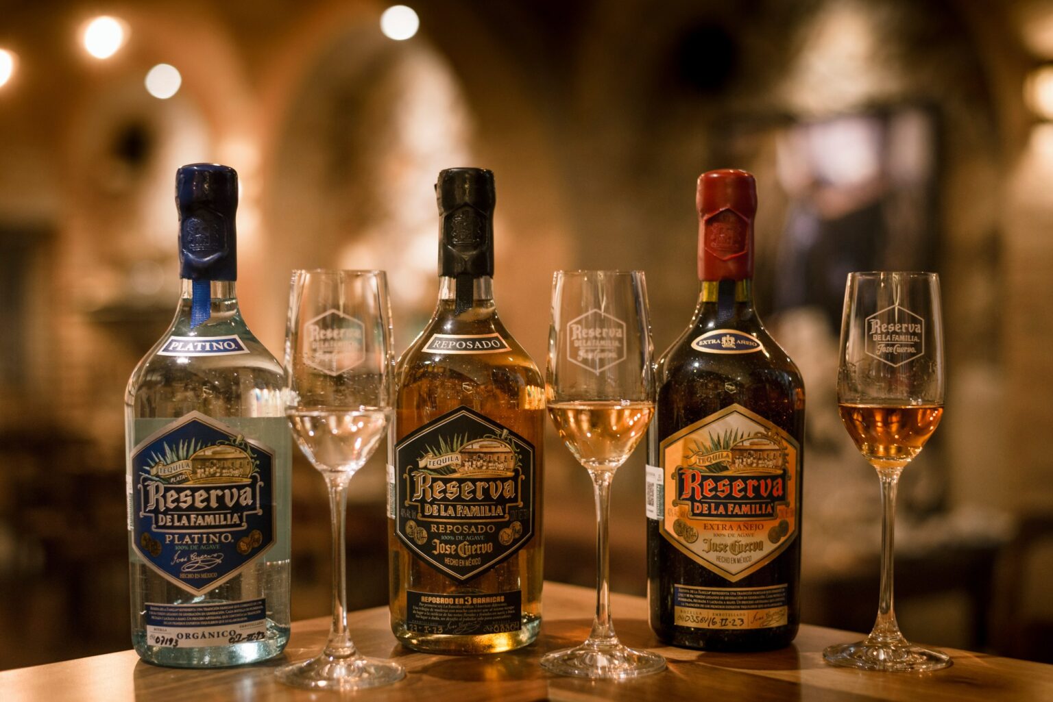 Descubre la Exclusiva Cava en Casa 1810 de Tequila Reserva de la Familia